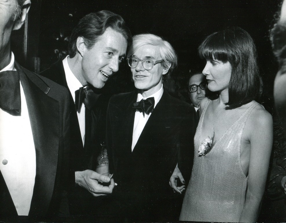 Halston: From Pillbox Hats to Disco Divas - The Rise and Fall of a ...
